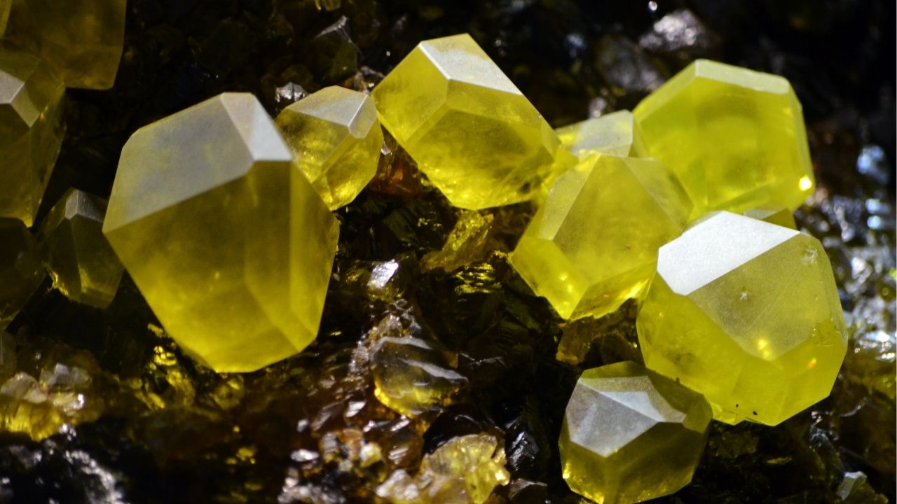 El Azufre en Chile: Un Mineral Esencial para Diversas Industrias