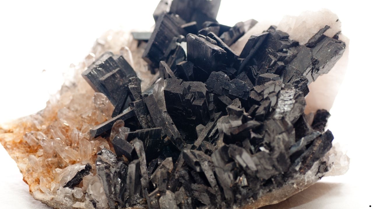 El Wolframio o Tungsteno: Un Mineral Esencial para la Industria